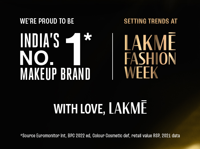 Lakme Xtraordin-airy Mattereal Mousse Foundation, 04 Golden Light (25 g)